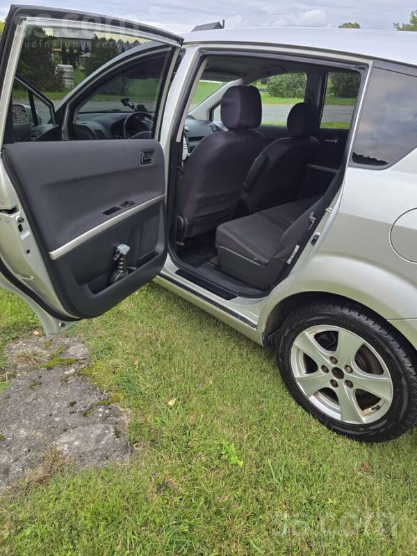 Pelēks Toyota Corolla Verso 2007 Dobele, ar dzinēja tilpumu 2.20 L un nobraukumu 354 tūkst. km par 2700 €, foto 8 vietnē AUTOMOTO.COM.LV