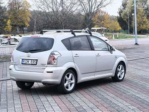 Pelēks Toyota Corolla Verso 2007 Šilutė, ar dzinēja tilpumu 2.20 L un nobraukumu 240 tūkst. km par 1999 €, foto 4 vietnē AUTOMOTO.COM.LV