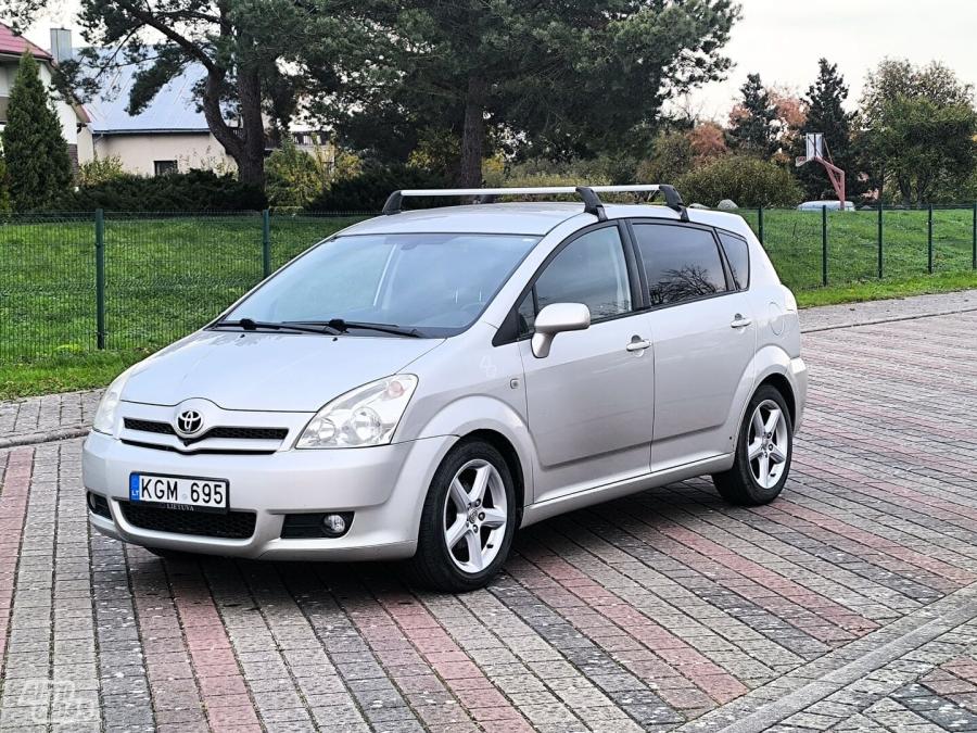 Pelēks Toyota Corolla Verso 2007 Šilutė, ar dzinēja tilpumu 2.20 L un nobraukumu 240 tūkst. km par 1999 €, foto 8 vietnē AUTOMOTO.COM.LV