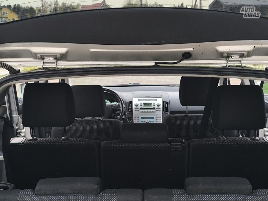 Pelēks Toyota Corolla Verso 2007 Šilutė, ar dzinēja tilpumu 2.20 L un nobraukumu 240 tūkst. km par 1999 €, foto 12 vietnē AUTOMOTO.COM.LV
