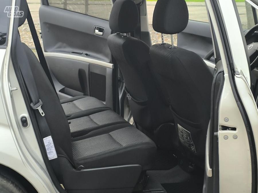 Pelēks Toyota Corolla Verso 2007 Šilutė, ar dzinēja tilpumu 2.20 L un nobraukumu 240 tūkst. km par 1999 €, foto 13 vietnē AUTOMOTO.COM.LV