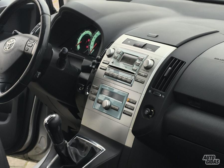 Pelēks Toyota Corolla Verso 2007 Šilutė, ar dzinēja tilpumu 2.20 L un nobraukumu 240 tūkst. km par 1999 €, foto 15 vietnē AUTOMOTO.COM.LV