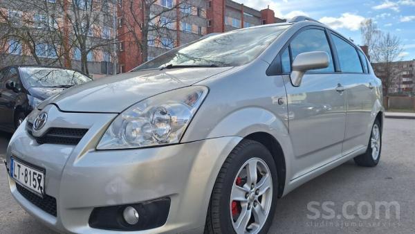 Pelēks Toyota Corolla Verso 2008 Daugavpils, ar dzinēja tilpumu 2.20 L un nobraukumu 296 tūkst. km par 2100 €, foto 3 vietnē AUTOMOTO.COM.LV