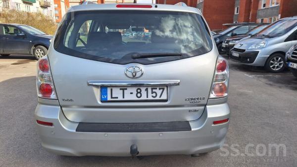 Pelēks Toyota Corolla Verso 2008 Daugavpils, ar dzinēja tilpumu 2.20 L un nobraukumu 296 tūkst. km par 2100 €, foto 7 vietnē AUTOMOTO.COM.LV