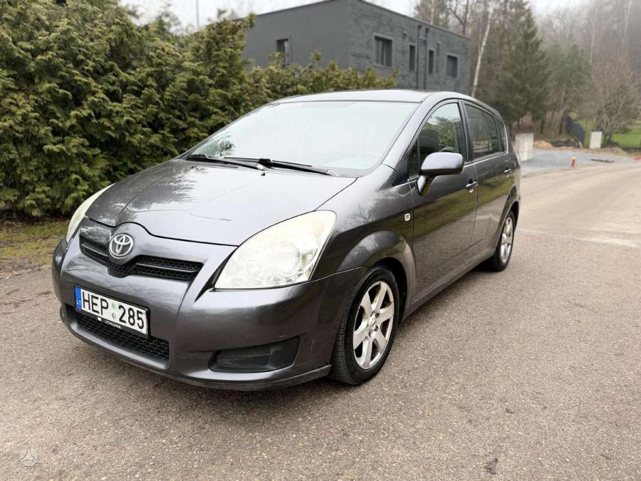 Pelēks Toyota Corolla Verso 2008 Viļņa, ar dzinēja tilpumu 2.23 L un nobraukumu 312 tūkst. km par 1150 €, foto 1 vietnē AUTOMOTO.COM.LV