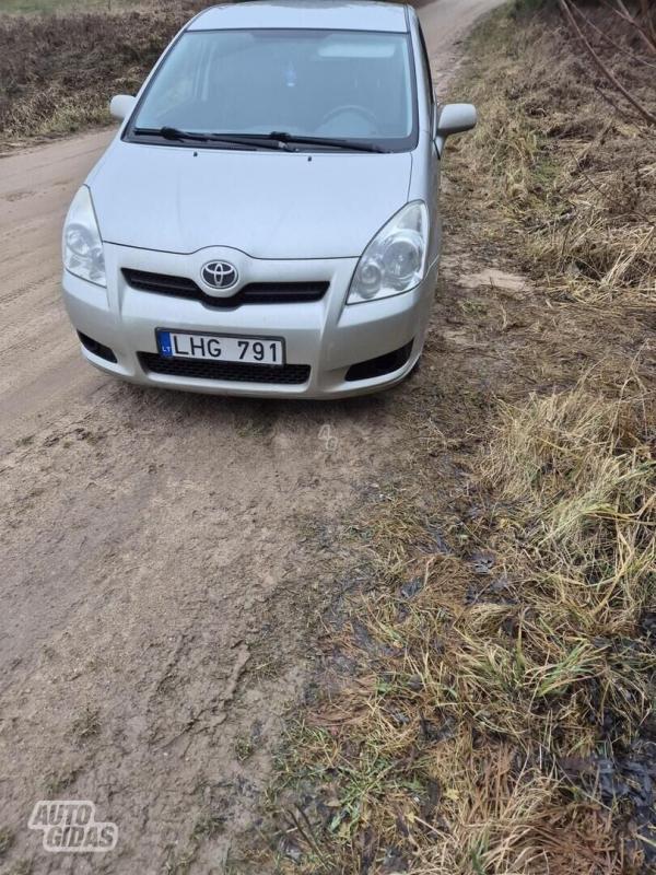 Pelēks Toyota Corolla Verso 2008 Viļņa, ar dzinēja tilpumu 2.20 L un nobraukumu 238 tūkst. km par 2000 €, foto 6 vietnē AUTOMOTO.COM.LV