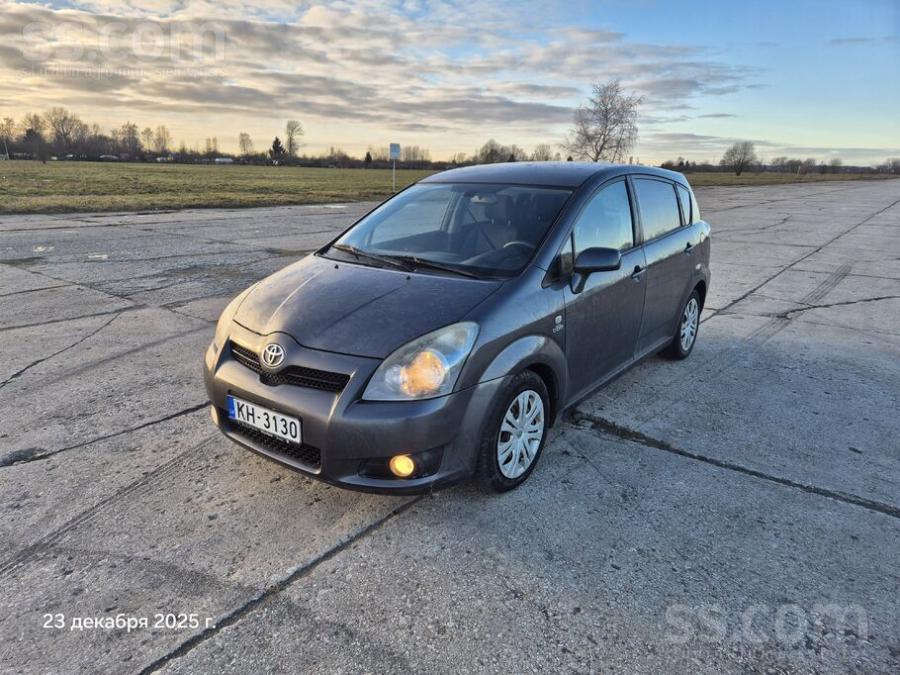 Grey Toyota Corolla Verso 2008 in Riga, with an engine capacity of 2.20 L and mileage of 222 thousand km for 1600 €, photo 1 on AUTOMOTO.COM.LV