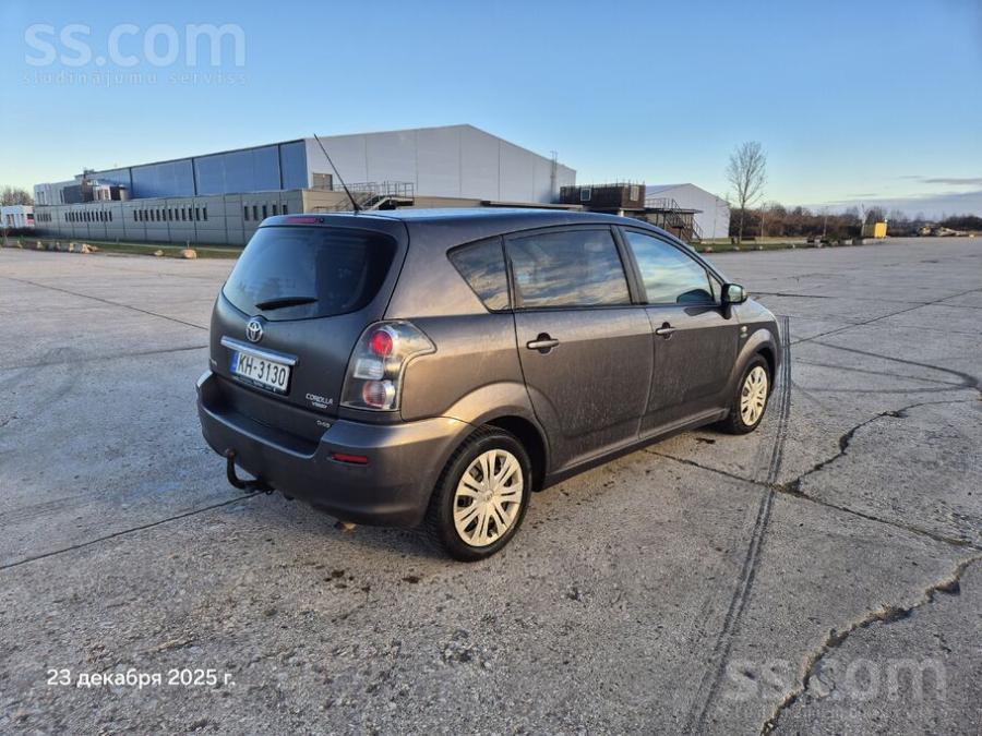 Grey Toyota Corolla Verso 2008 in Riga, with an engine capacity of 2.20 L and mileage of 222 thousand km for 1600 €, photo 2 on AUTOMOTO.COM.LV