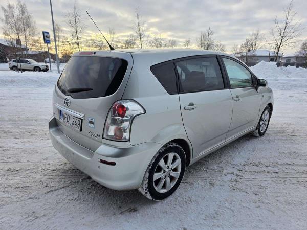 Pelēks Toyota Corolla Verso 2008 Šauļi, ar dzinēja tilpumu 1.80 L un nobraukumu 250 tūkst. km par 2650 €, foto 6 vietnē AUTOMOTO.COM.LV
