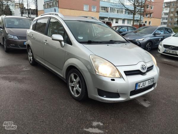 Grey Toyota Corolla Verso 2008 in Klaipeda, with an engine capacity of 2.20 L and mileage of 275 thousand km for 1400 €, photo 1 on AUTOMOTO.COM.LV