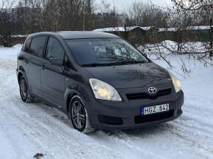 Pelēks Toyota Corolla Verso 2008 Viļņa, ar dzinēja tilpumu 2.23 L un nobraukumu 359 tūkst. km par 1950 €, foto 2 vietnē AUTOMOTO.COM.LV