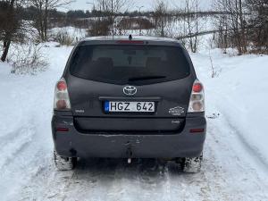 Pelēks Toyota Corolla Verso 2008 Viļņa, ar dzinēja tilpumu 2.23 L un nobraukumu 359 tūkst. km par 1950 €, foto 4 vietnē AUTOMOTO.COM.LV