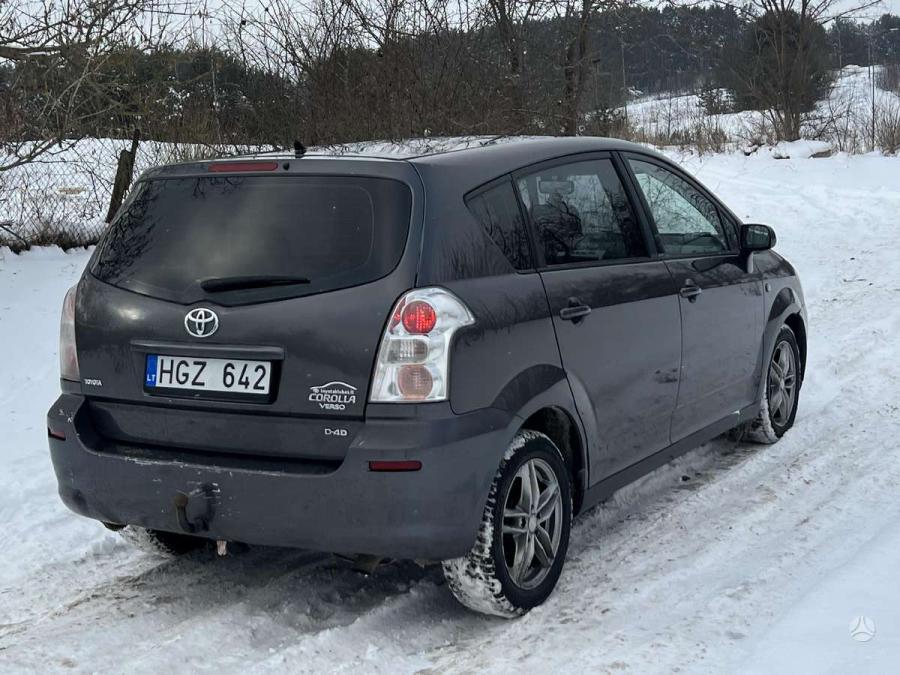 Pelēks Toyota Corolla Verso 2008 Viļņa, ar dzinēja tilpumu 2.23 L un nobraukumu 359 tūkst. km par 1950 €, foto 5 vietnē AUTOMOTO.COM.LV