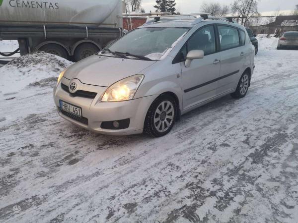 Pelēks Toyota Corolla Verso 2008 Viļņa, ar dzinēja tilpumu 2.23 L un nobraukumu 228 tūkst. km par 1920 €, foto 1 vietnē AUTOMOTO.COM.LV
