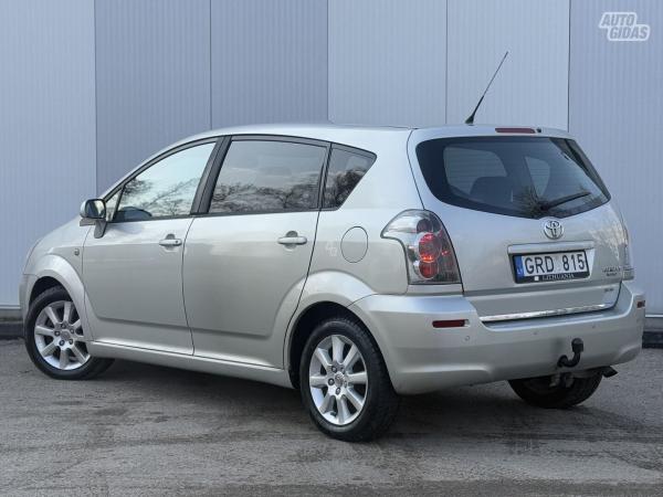Pelēks Toyota Corolla Verso 2008 Kauņa, ar dzinēja tilpumu 2.00 L un nobraukumu 278 tūkst. km par 2500 €, foto 3 vietnē AUTOMOTO.COM.LV