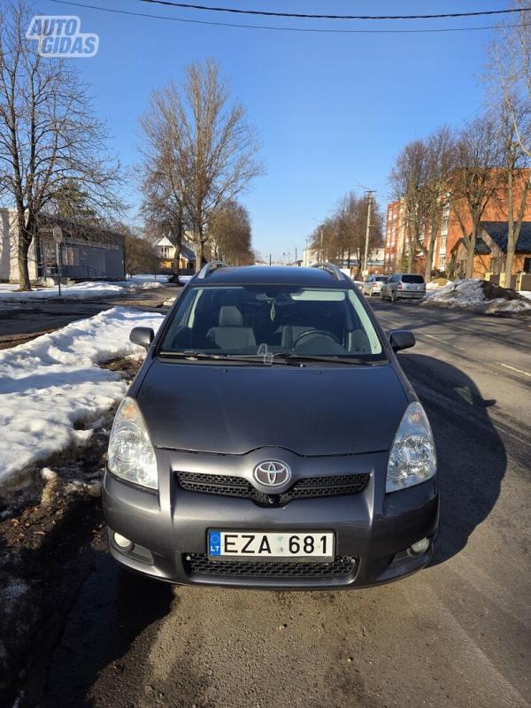 Grey Toyota Corolla Verso 2008 in Panevezys, with an engine capacity of 2.20 L and mileage of 280 thousand km for 950 €, photo 4 on AUTOMOTO.COM.LV