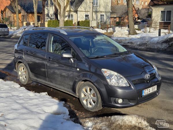 Grey Toyota Corolla Verso 2008 in Panevezys, with an engine capacity of 2.20 L and mileage of 280 thousand km for 950 €, photo 5 on AUTOMOTO.COM.LV