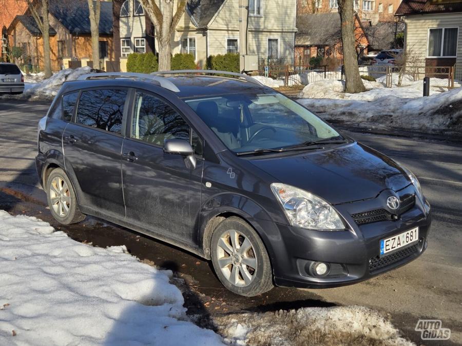 Grey Toyota Corolla Verso 2008 in Panevezys, with an engine capacity of 2.20 L and mileage of 280 thousand km for 950 €, photo 5 on AUTOMOTO.COM.LV