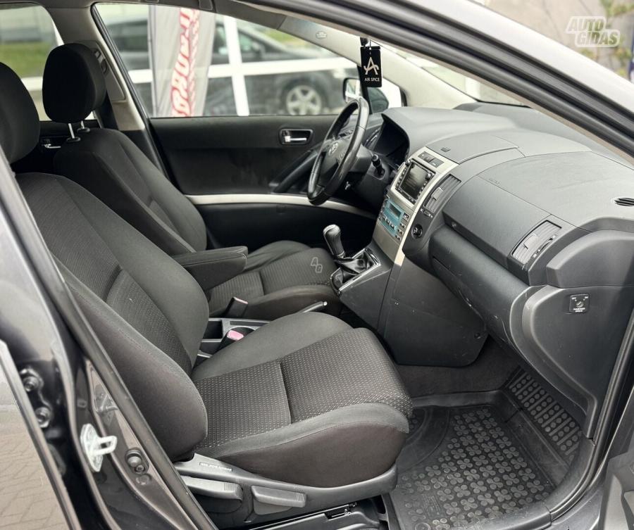 Pelēks Toyota Corolla Verso 2008 Radviliškis, ar dzinēja tilpumu 2.20 L un nobraukumu 329 tūkst. km par 2150 €, foto 17 vietnē AUTOMOTO.COM.LV