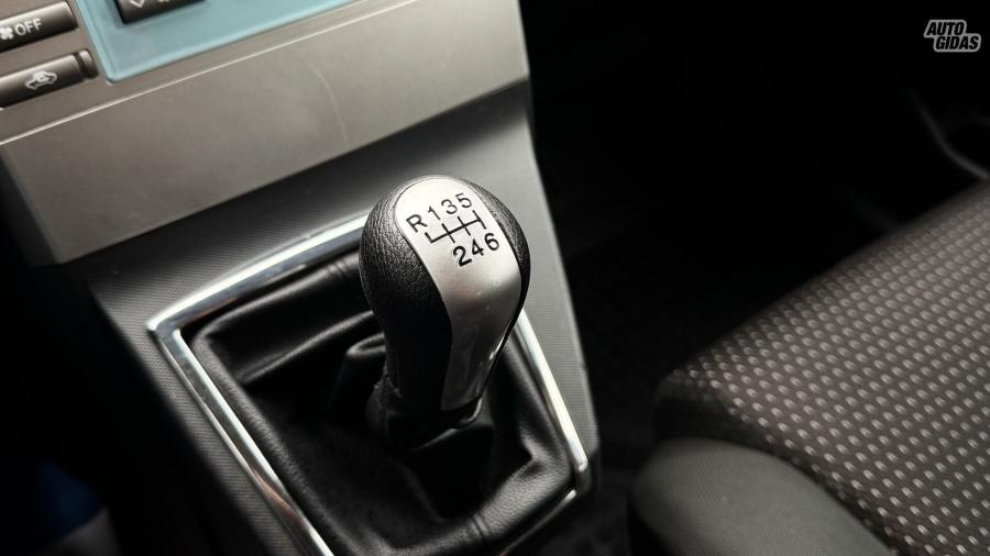 Pelēks Toyota Corolla Verso 2008 Radviliškis, ar dzinēja tilpumu 2.20 L un nobraukumu 329 tūkst. km par 2150 €, foto 21 vietnē AUTOMOTO.COM.LV