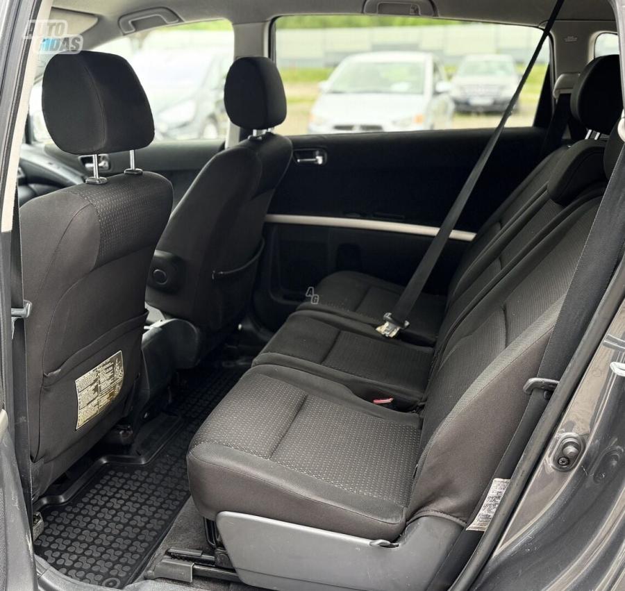 Pelēks Toyota Corolla Verso 2008 Radviliškis, ar dzinēja tilpumu 2.20 L un nobraukumu 329 tūkst. km par 2150 €, foto 24 vietnē AUTOMOTO.COM.LV