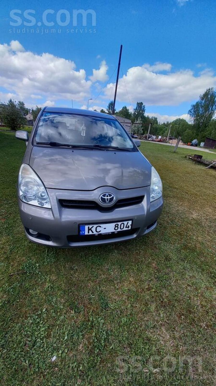 Pelēks Toyota Corolla Verso 2008 Rēzekne, ar dzinēja tilpumu 2.20 L un nobraukumu 330 tūkst. km par 2400 €, foto 1 vietnē AUTOMOTO.COM.LV