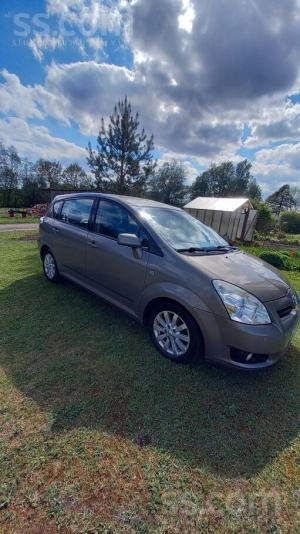 Pelēks Toyota Corolla Verso 2008 Rēzekne, ar dzinēja tilpumu 2.20 L un nobraukumu 330 tūkst. km par 2400 €, foto 5 vietnē AUTOMOTO.COM.LV