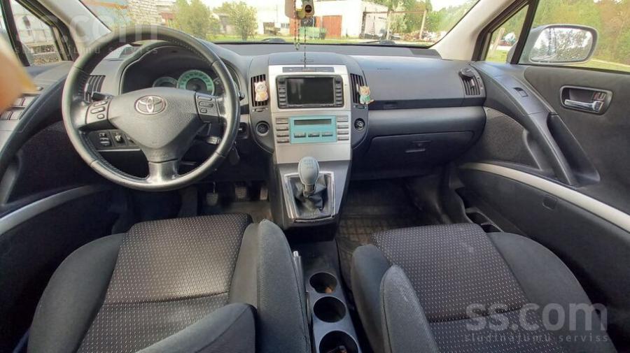 Pelēks Toyota Corolla Verso 2008 Rēzekne, ar dzinēja tilpumu 2.20 L un nobraukumu 330 tūkst. km par 2400 €, foto 6 vietnē AUTOMOTO.COM.LV