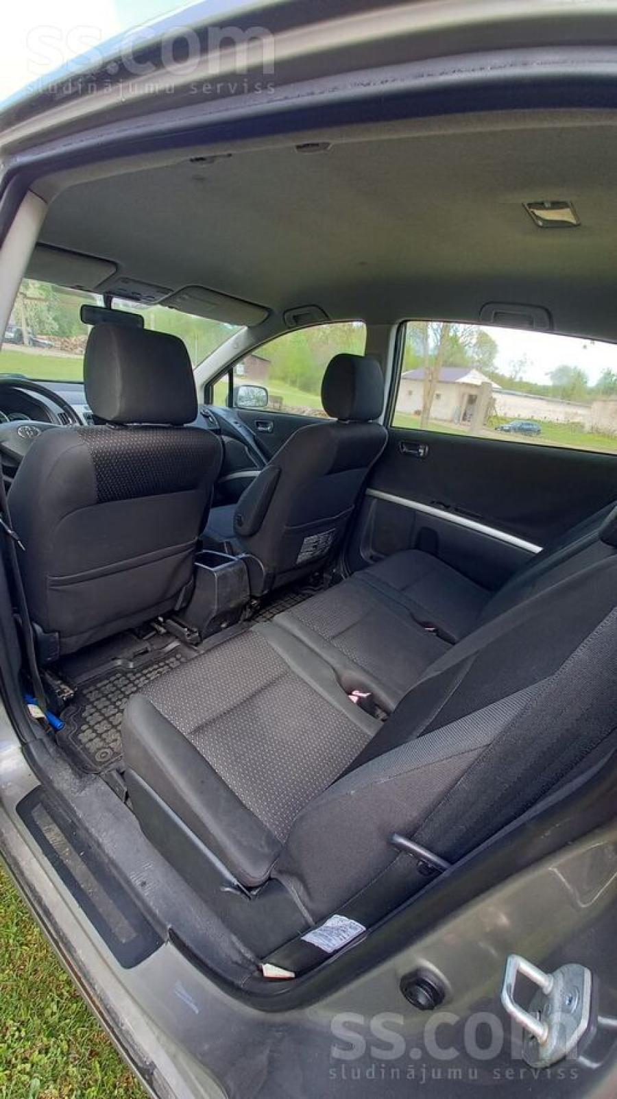 Pelēks Toyota Corolla Verso 2008 Rēzekne, ar dzinēja tilpumu 2.20 L un nobraukumu 330 tūkst. km par 2400 €, foto 9 vietnē AUTOMOTO.COM.LV