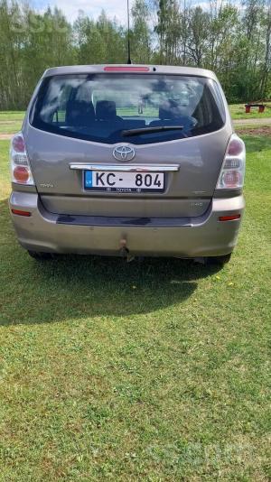 Pelēks Toyota Corolla Verso 2008 Rēzekne, ar dzinēja tilpumu 2.20 L un nobraukumu 330 tūkst. km par 2400 €, foto 11 vietnē AUTOMOTO.COM.LV