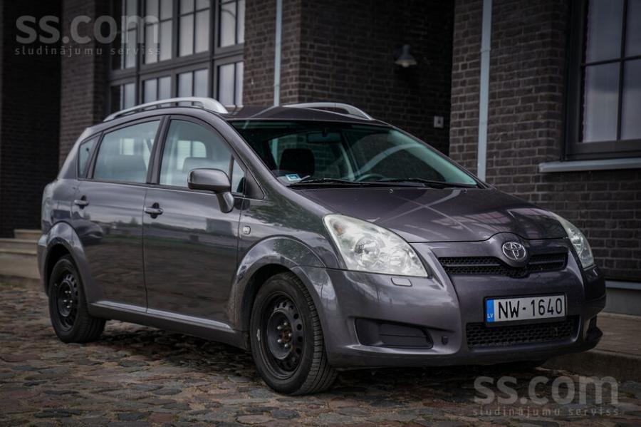 Pelēks Toyota Corolla Verso 2008 Rīga, ar dzinēja tilpumu 2.20 L un nobraukumu 436 tūkst. km par 2200 €, foto 1 vietnē AUTOMOTO.COM.LV