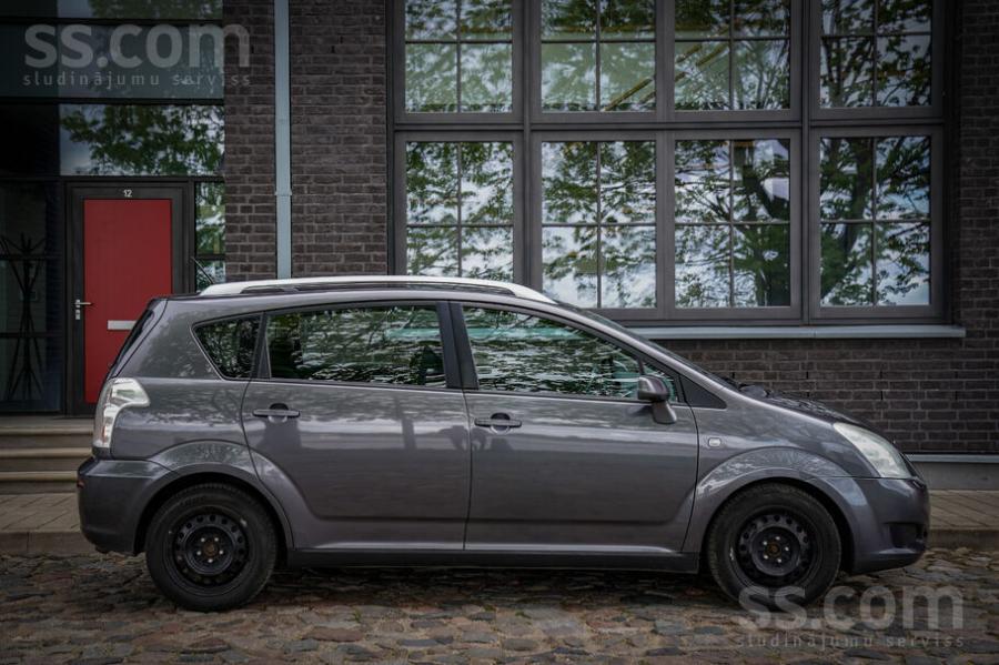 Pelēks Toyota Corolla Verso 2008 Rīga, ar dzinēja tilpumu 2.20 L un nobraukumu 436 tūkst. km par 2200 €, foto 4 vietnē AUTOMOTO.COM.LV