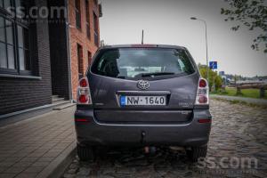 Pelēks Toyota Corolla Verso 2008 Rīga, ar dzinēja tilpumu 2.20 L un nobraukumu 436 tūkst. km par 2200 €, foto 5 vietnē AUTOMOTO.COM.LV