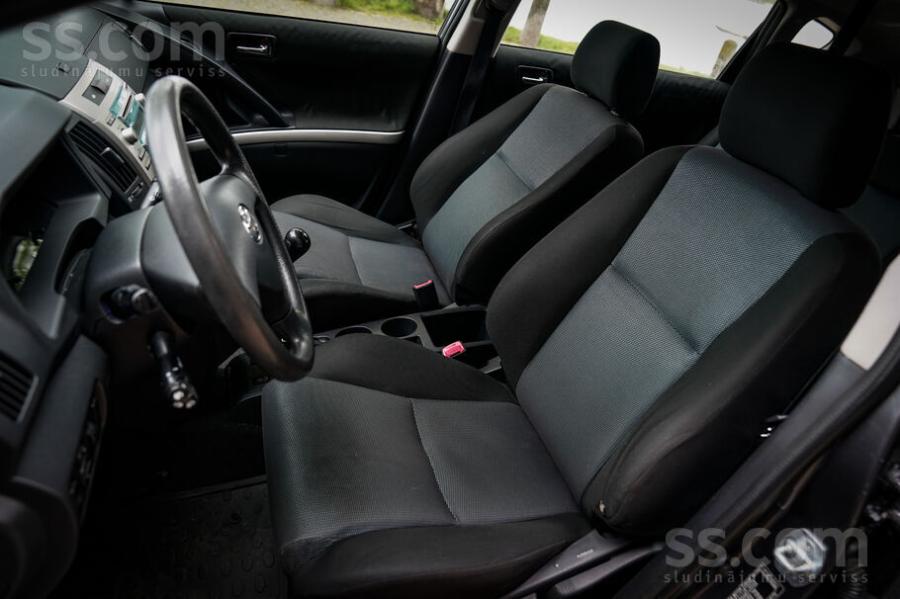 Pelēks Toyota Corolla Verso 2008 Rīga, ar dzinēja tilpumu 2.20 L un nobraukumu 436 tūkst. km par 2200 €, foto 11 vietnē AUTOMOTO.COM.LV