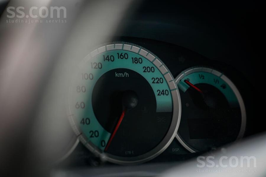 Pelēks Toyota Corolla Verso 2008 Rīga, ar dzinēja tilpumu 2.20 L un nobraukumu 436 tūkst. km par 2200 €, foto 13 vietnē AUTOMOTO.COM.LV