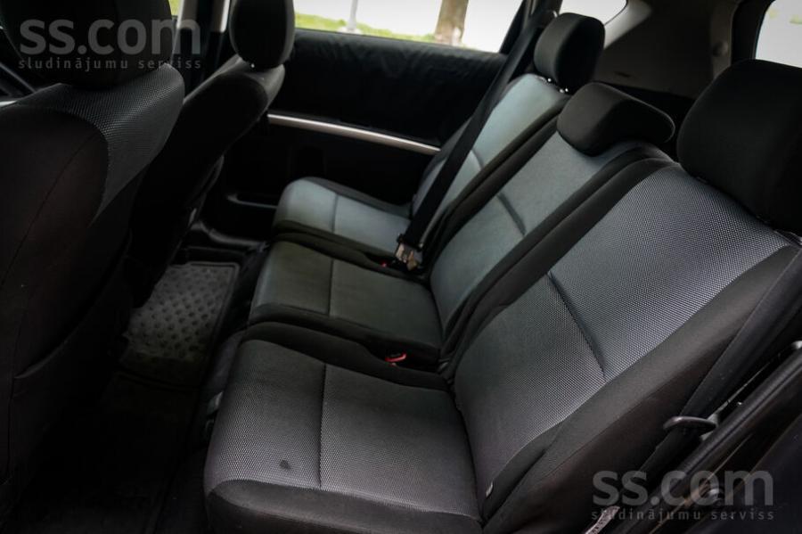 Pelēks Toyota Corolla Verso 2008 Rīga, ar dzinēja tilpumu 2.20 L un nobraukumu 436 tūkst. km par 2200 €, foto 14 vietnē AUTOMOTO.COM.LV