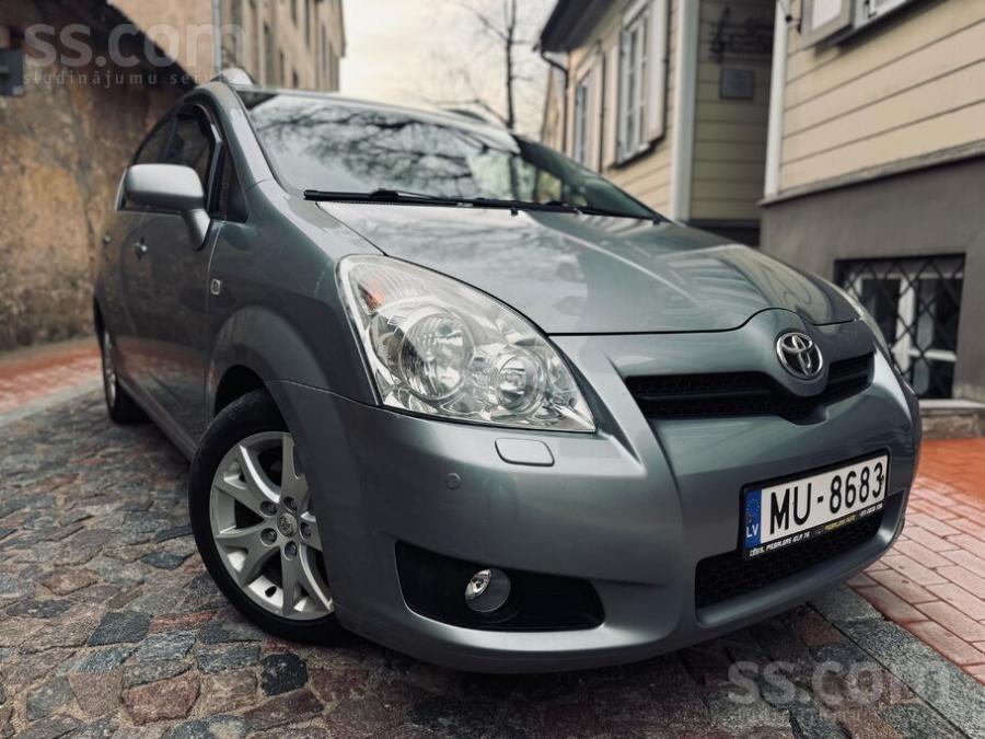 Grey Toyota Corolla Verso 2008 in Cesis, with an engine capacity of 2.20 L and mileage of 0 thousand km for 2500 €, photo 1 on AUTOMOTO.COM.LV