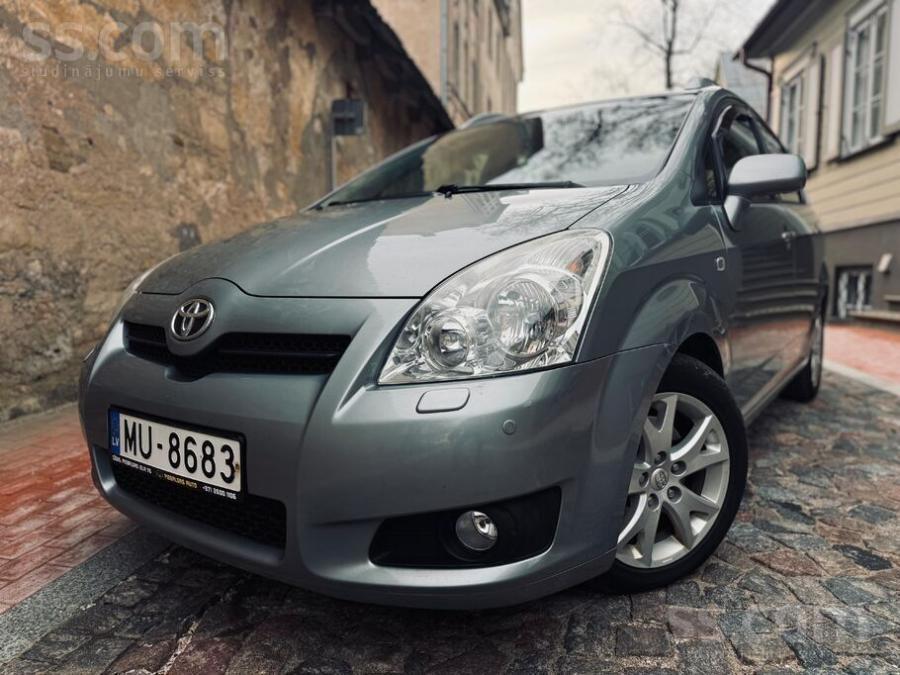 Grey Toyota Corolla Verso 2008 in Cesis, with an engine capacity of 2.20 L and mileage of 0 thousand km for 2500 €, photo 4 on AUTOMOTO.COM.LV