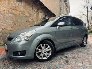 Grey Toyota Corolla Verso 2008 in Cesis, with an engine capacity of 2.20 L and mileage of 0 thousand km for 2500 €, photo 5 on AUTOMOTO.COM.LV