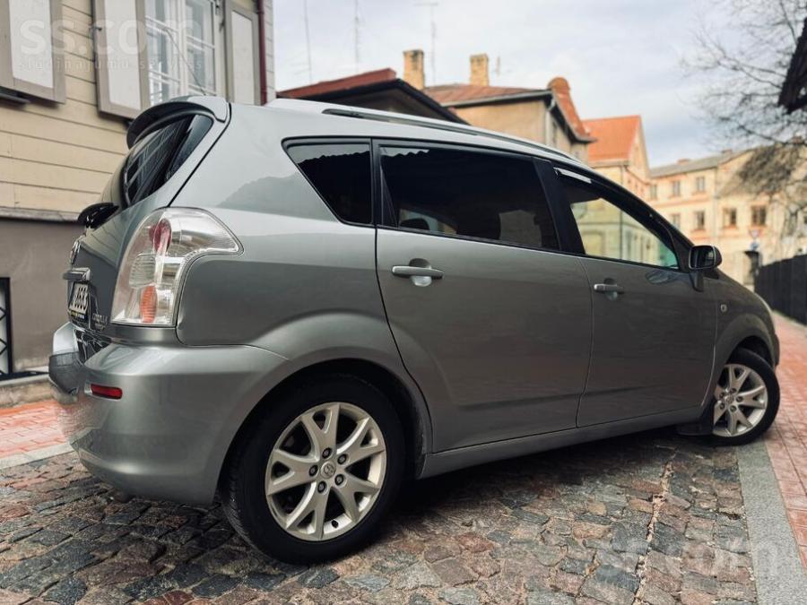 Grey Toyota Corolla Verso 2008 in Cesis, with an engine capacity of 2.20 L and mileage of 0 thousand km for 2500 €, photo 7 on AUTOMOTO.COM.LV