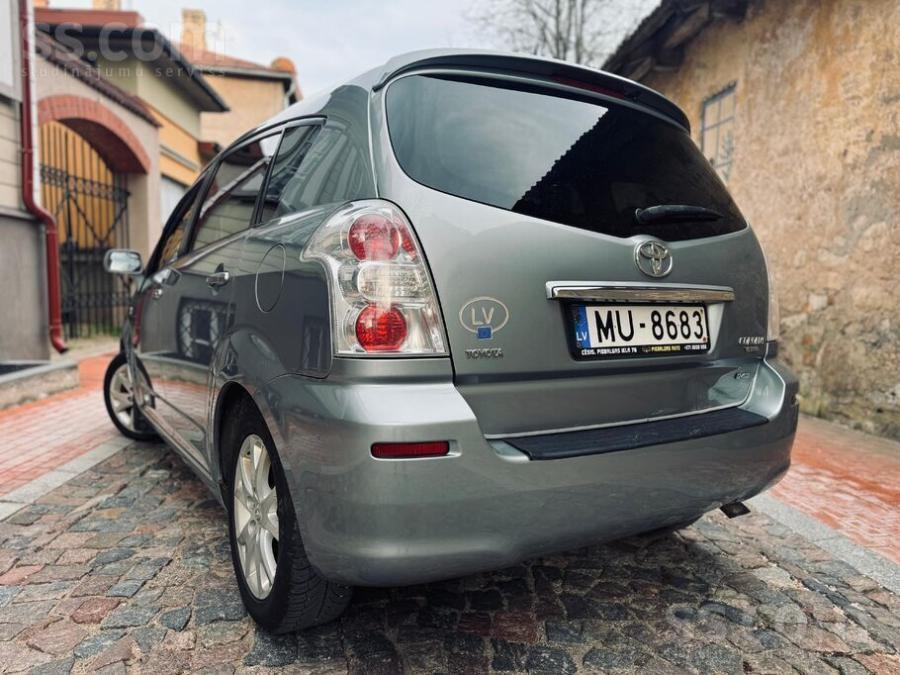 Grey Toyota Corolla Verso 2008 in Cesis, with an engine capacity of 2.20 L and mileage of 0 thousand km for 2500 €, photo 8 on AUTOMOTO.COM.LV