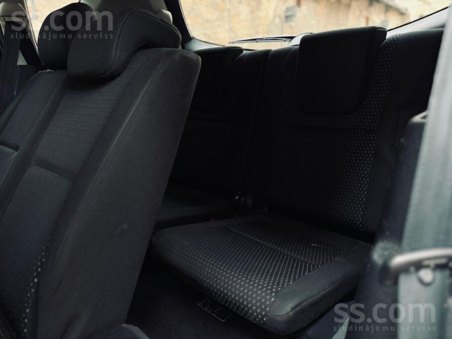 Grey Toyota Corolla Verso 2008 in Cesis, with an engine capacity of 2.20 L and mileage of 0 thousand km for 2500 €, photo 11 on AUTOMOTO.COM.LV