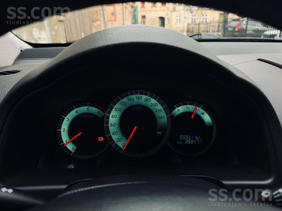 Grey Toyota Corolla Verso 2008 in Cesis, with an engine capacity of 2.20 L and mileage of 0 thousand km for 2500 €, photo 26 on AUTOMOTO.COM.LV