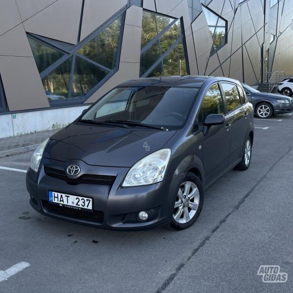 Pelēks Toyota Corolla Verso 2008 Šauļi, ar dzinēja tilpumu 2.20 L un nobraukumu 400 tūkst. km par 1999 €, foto 1 vietnē AUTOMOTO.COM.LV