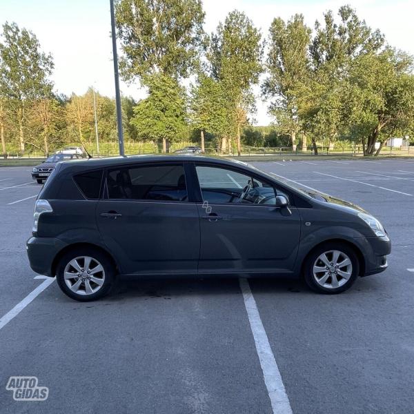 Pelēks Toyota Corolla Verso 2008 Šauļi, ar dzinēja tilpumu 2.20 L un nobraukumu 400 tūkst. km par 1999 €, foto 6 vietnē AUTOMOTO.COM.LV