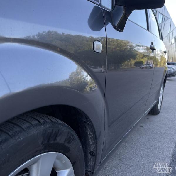 Grey Toyota Corolla Verso 2008 in Siauliai, with an engine capacity of 2.20 L and mileage of 400 thousand km for 1999 €, photo 9 on AUTOMOTO.COM.LV