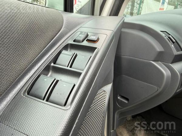 Grey Toyota Corolla Verso 2008 in Riga, with an engine capacity of 2.20 L and mileage of 332 thousand km for 1900 €, photo 10 on AUTOMOTO.COM.LV