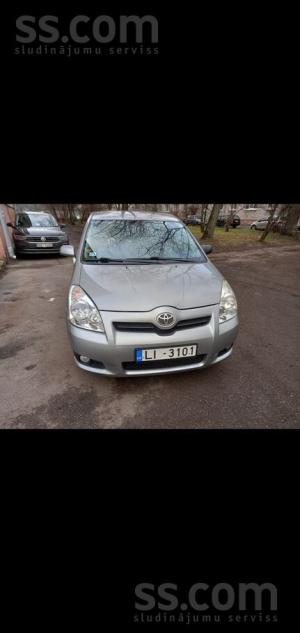 Pelēks Toyota Corolla Verso 2008 Rīga, ar dzinēja tilpumu 2.20 L un nobraukumu 340 tūkst. km par 2600 €, foto  vietnē AUTOMOTO.COM.LV