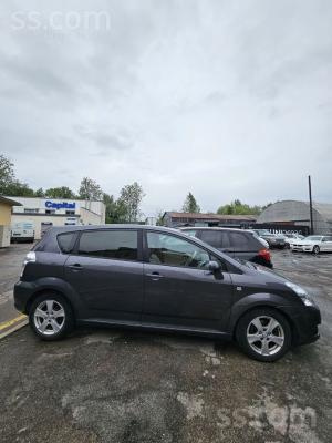 Grey Toyota Corolla Verso 2008 in Riga, with an engine capacity of 2.20 L and mileage of 279 thousand km for 2900 €, photo 4 on AUTOMOTO.COM.LV