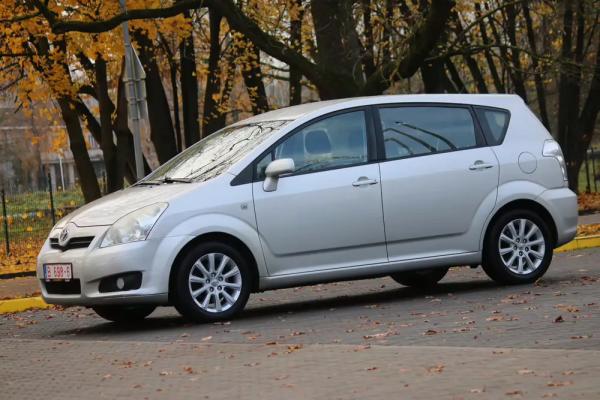 Grey Toyota Corolla Verso 2008 in Riga, with an engine capacity of 1.80 L and mileage of 246 thousand km for 2590 €, photo 5 on AUTOMOTO.COM.LV